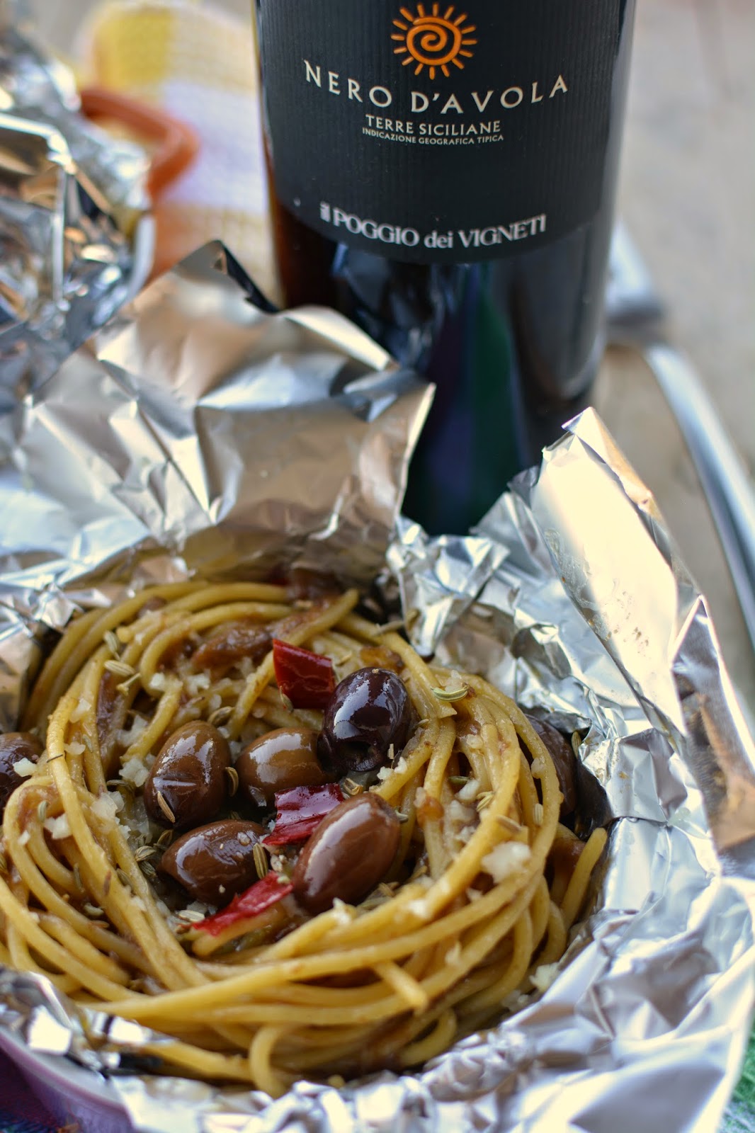 L'Omin di Panpepato: Cartoccio di Spaghetti alle Olive Nere con Alici ...