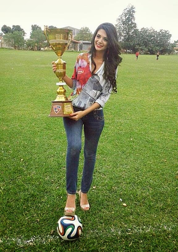 Foto Anabel Angus con la Copa | Anabel Angus