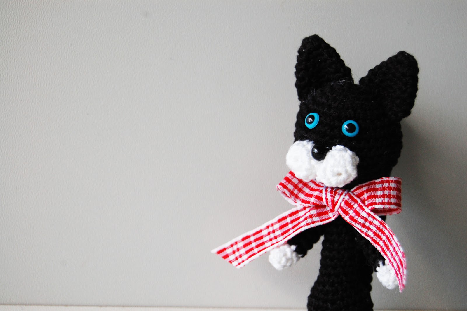 mon makes things: New Crochet Christmas Ornaments: Cats!