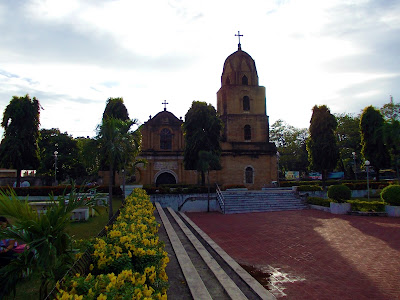 The Roomy Life: Iloilo Travelogue#3: Guimbal - a feminine church and a ...
