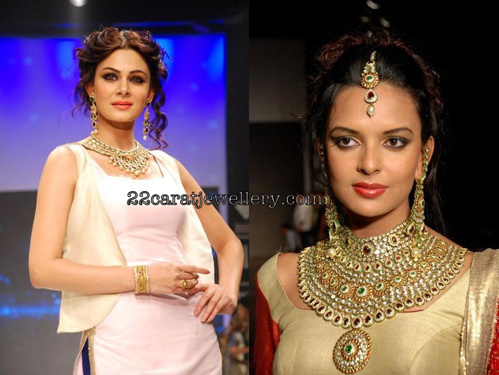 Anchal Kumar and Other Model in Manubhai Jewellery - Jewellery Designs