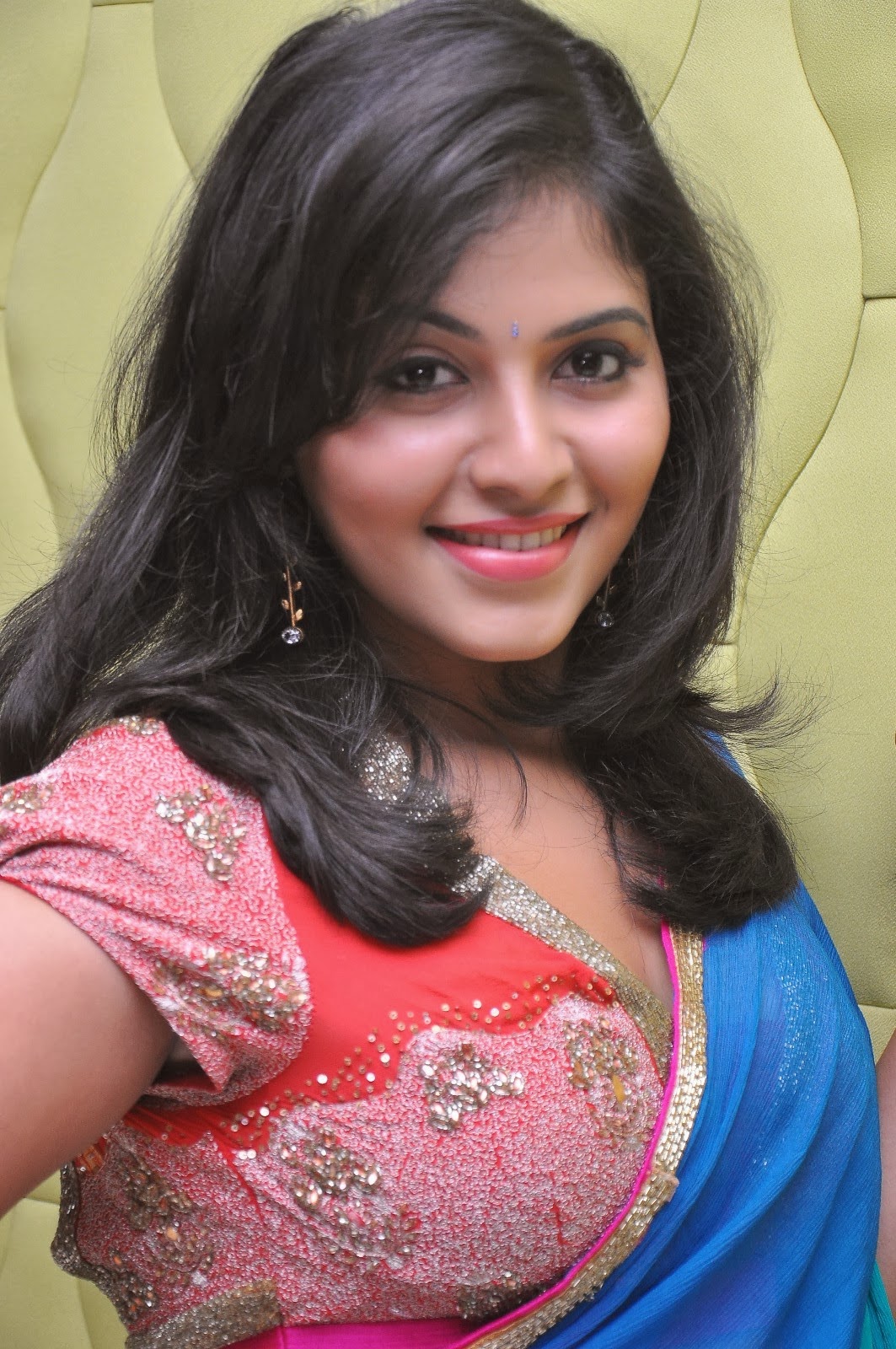Anjali gorgeous Saree Pics @ Masala Audio Launch
