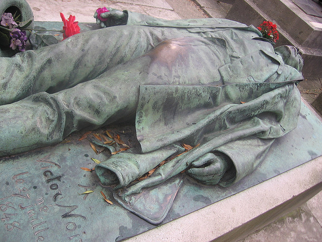 Ξωτικό: Victor Noir: "Χάρηκα" για τη γνωριμία -ακόμη και μετά θάνατο