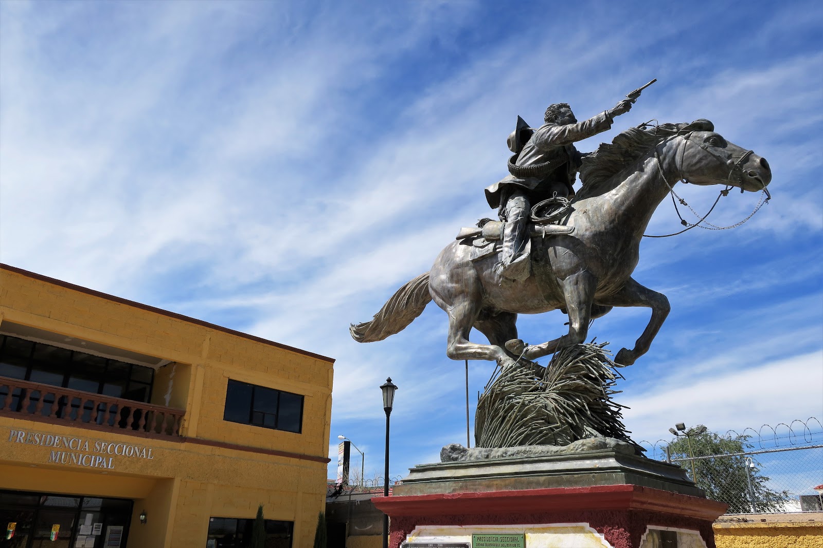 Living Rootless: December 2016