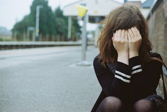 Alone sadness girl cute hide face | nineimages
