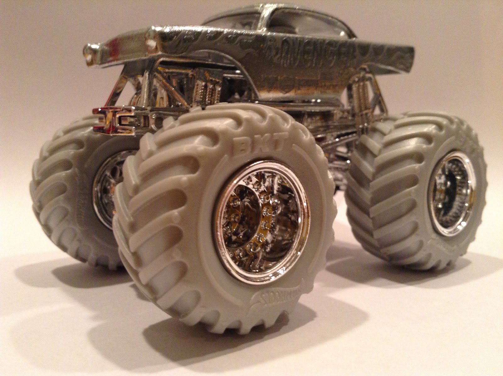 JULIAN'S HOT WHEELS BLOG: Avenger Monster Jam Truck (2017 Silver ...