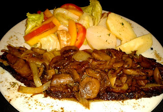 TAGUARITA GOURMET ARTE CULINARIO: MUCHACHO CUADRADO CON CHAMPIÑONES AL VINO