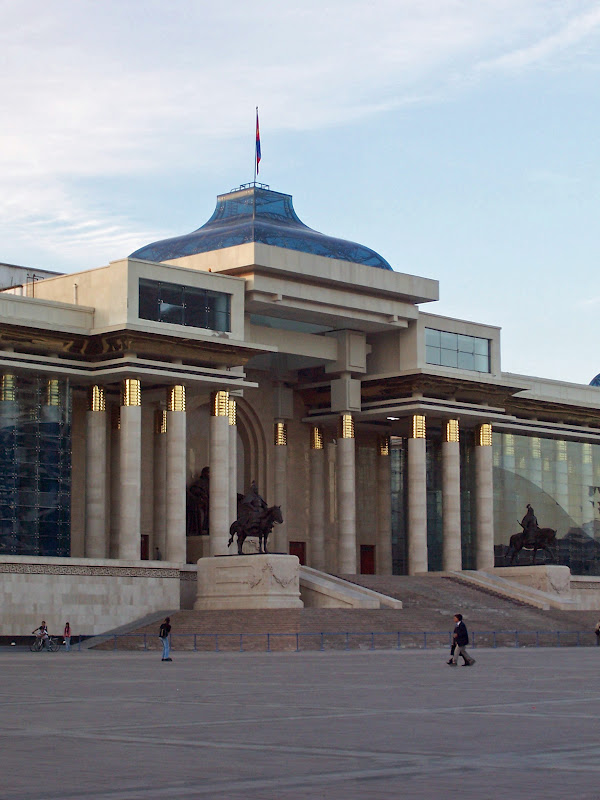 DEUX VILLES AUX ANTIPODES