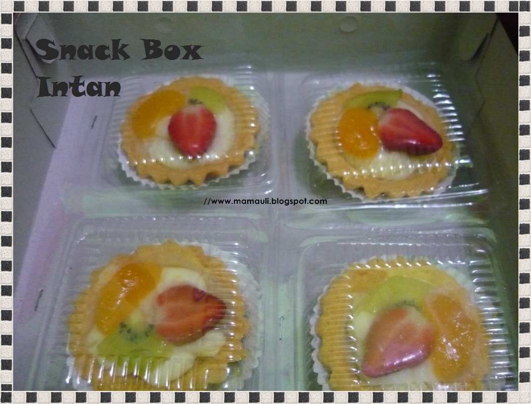 Mom's Uli Rumah Kue: Nasi Kuning & Snack Box Intan