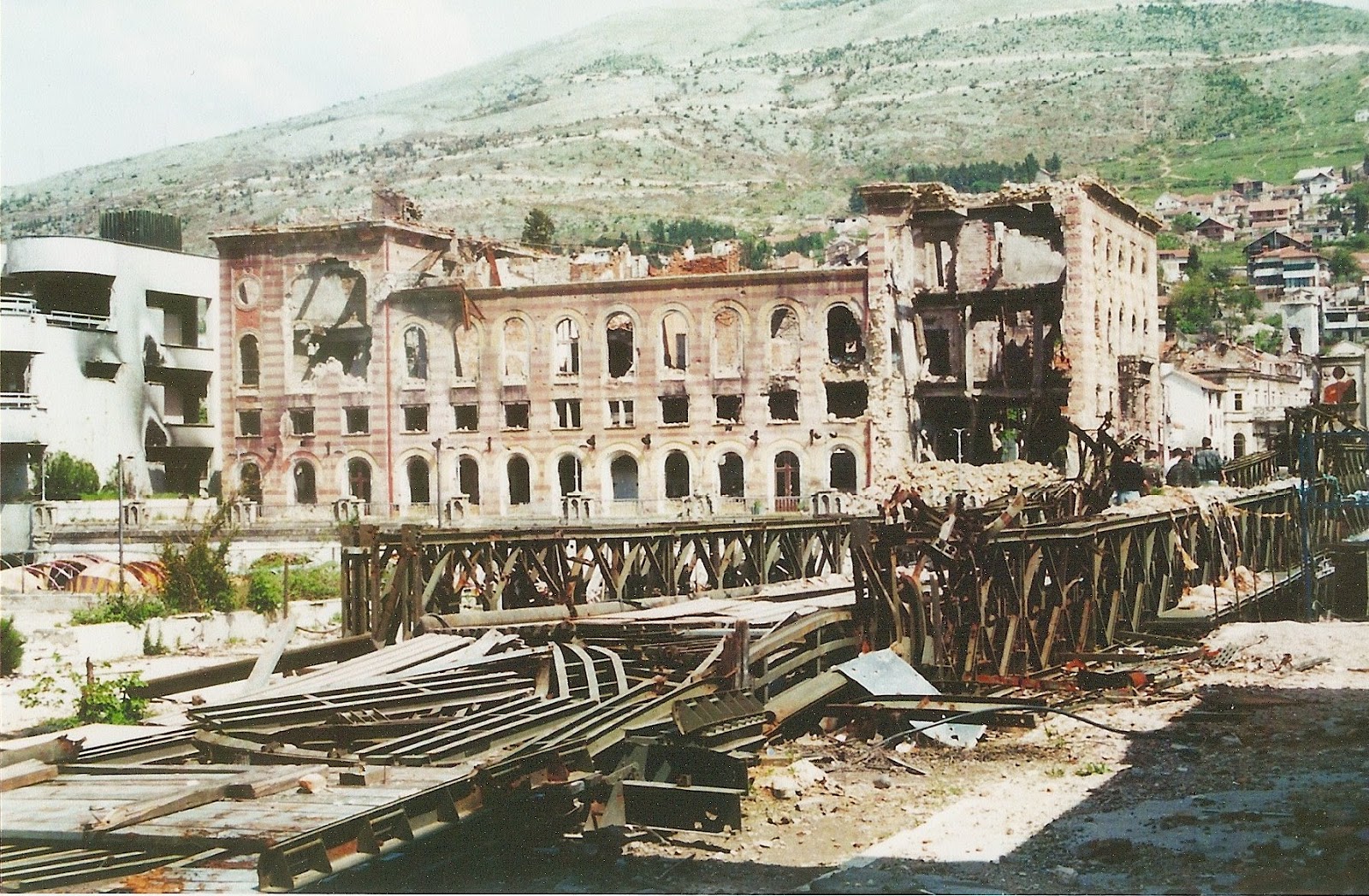 I LOVE BOSNIA VOLIM TE: Photos of Mostar during the war and postwar ...