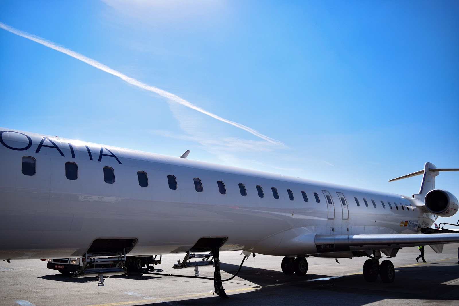 FeuilladeTravel: Airline review: Croatia Airlines CRJX business class ...