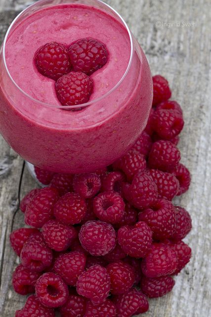 Eye For Design: Decorating With The Color Raspberry