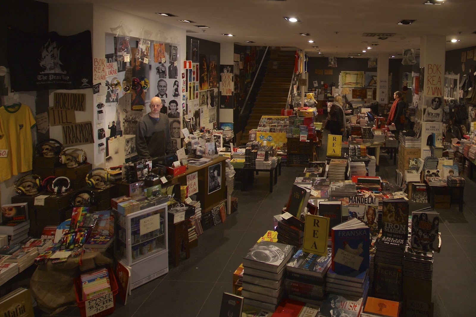 The Kallokain Photo Loop: At the Soulstore: A one light setup for ...