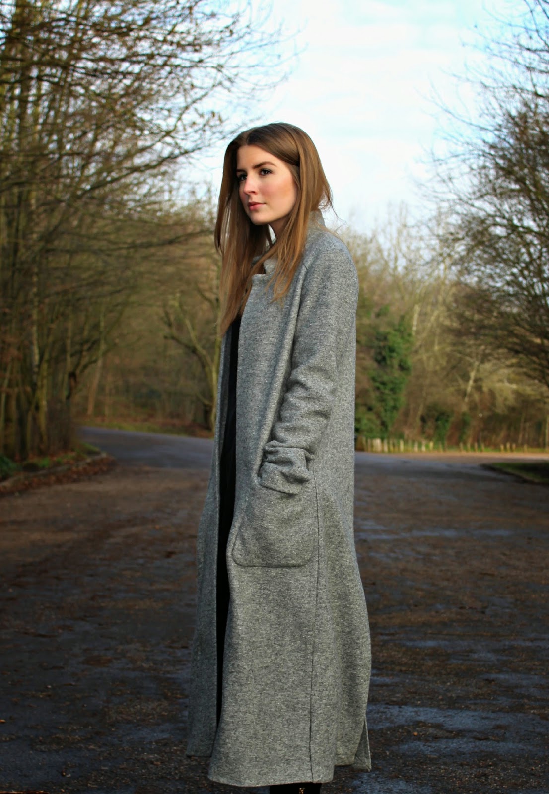 Outfit: Long length grey coat | Style Trunk