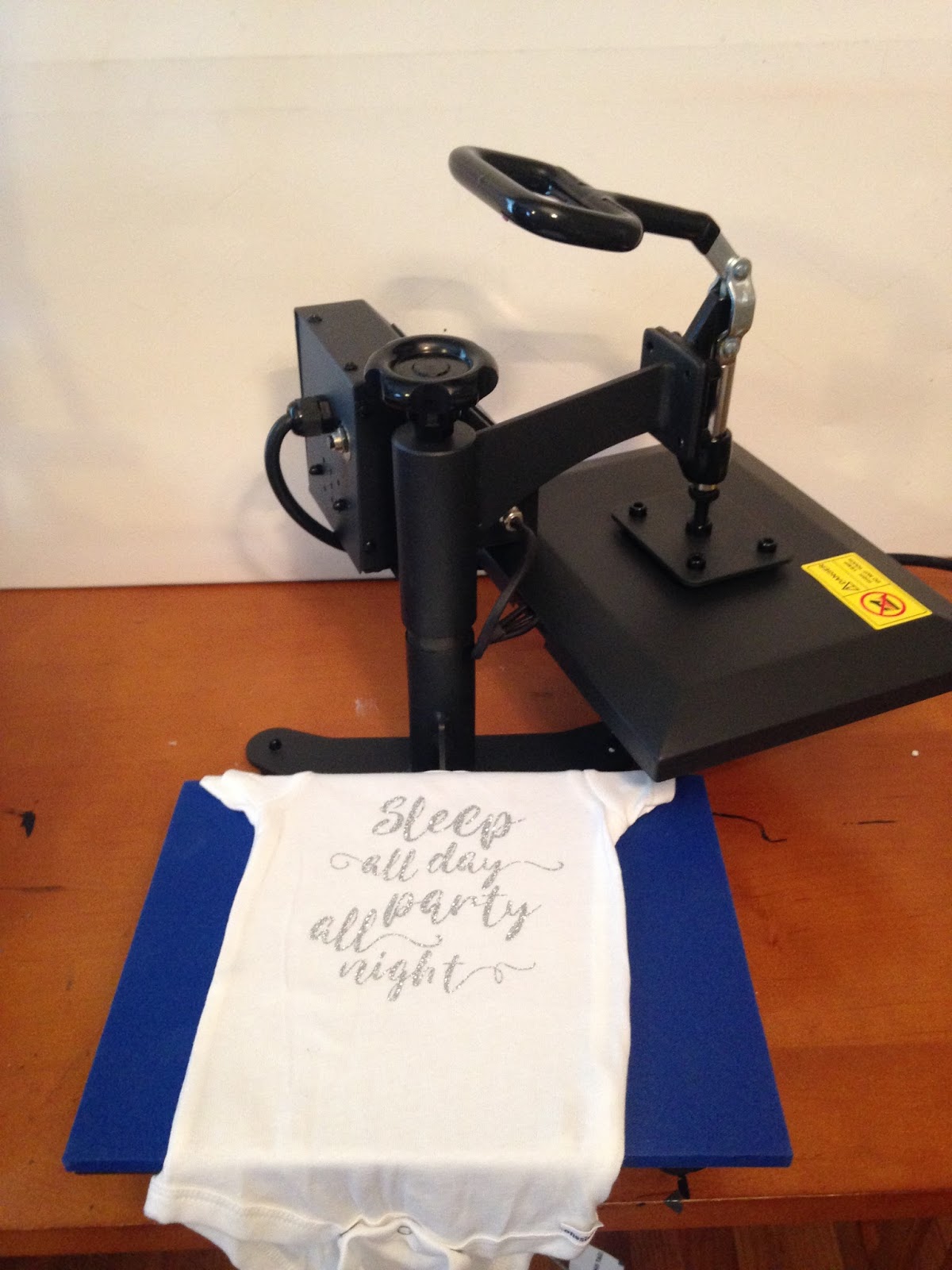 Heat Press Comparison: Clam Shell vs Swing Away Heat Press - Silhouette ...