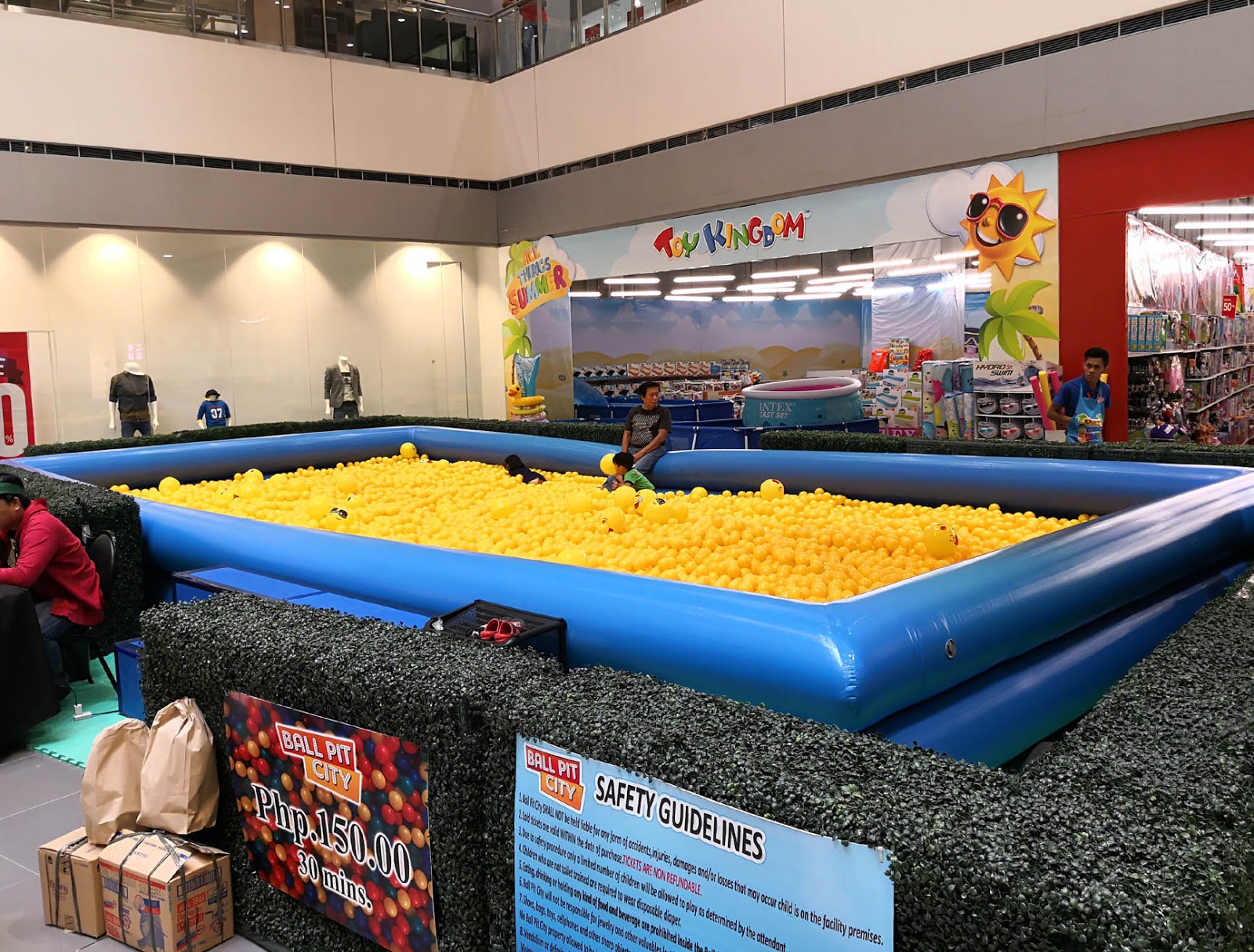 MrsMommyHolic: Giant Ball Pit in SM BF!