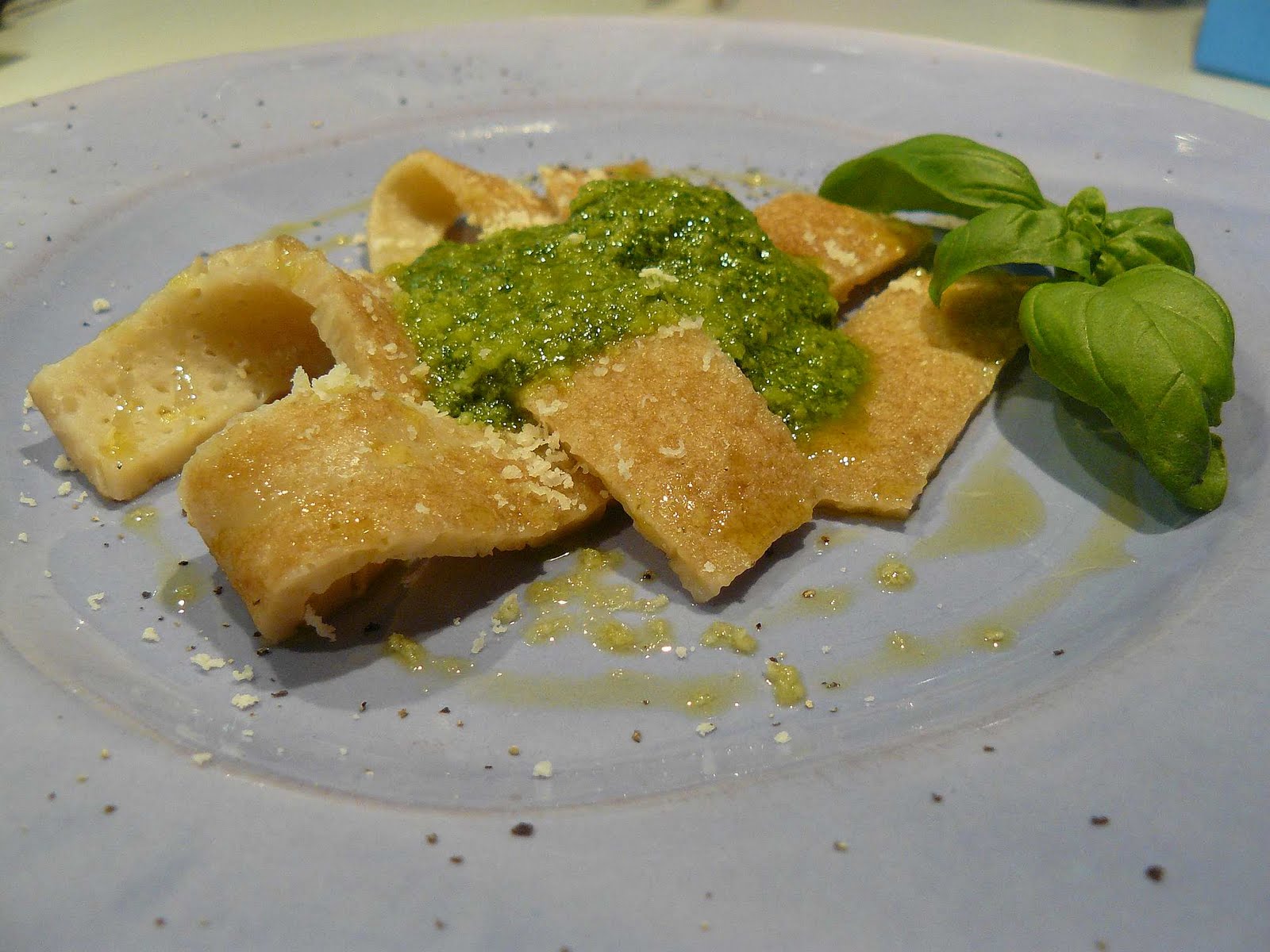 Il filo d'olio: Testaroli al pesto