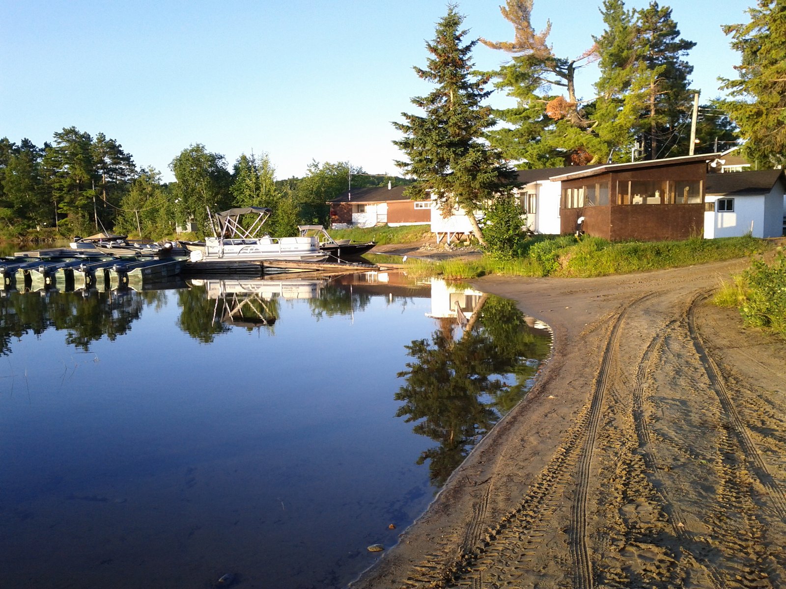 Deer Horn Lodge: Deer Horn Lodge, Cabonga Reservoir, Québec, Canada