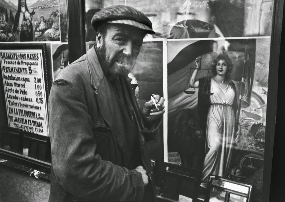 25 Amazing Black and White Photographs Capture Everyday Life in Spain ...