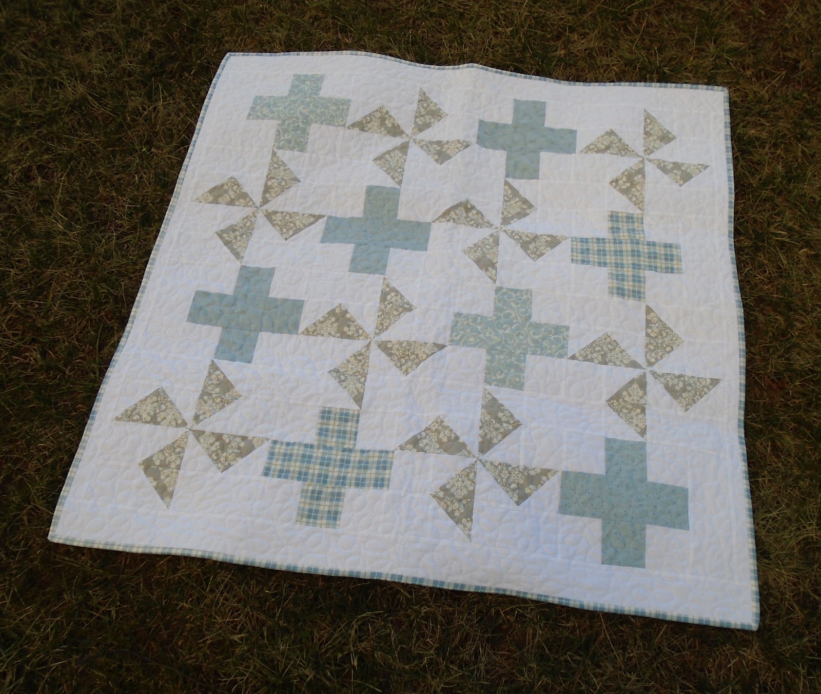 Little Bunny Quilts: Modern Plus Sign Quilts Blog Hop {Pinwheel Plus Quilt}