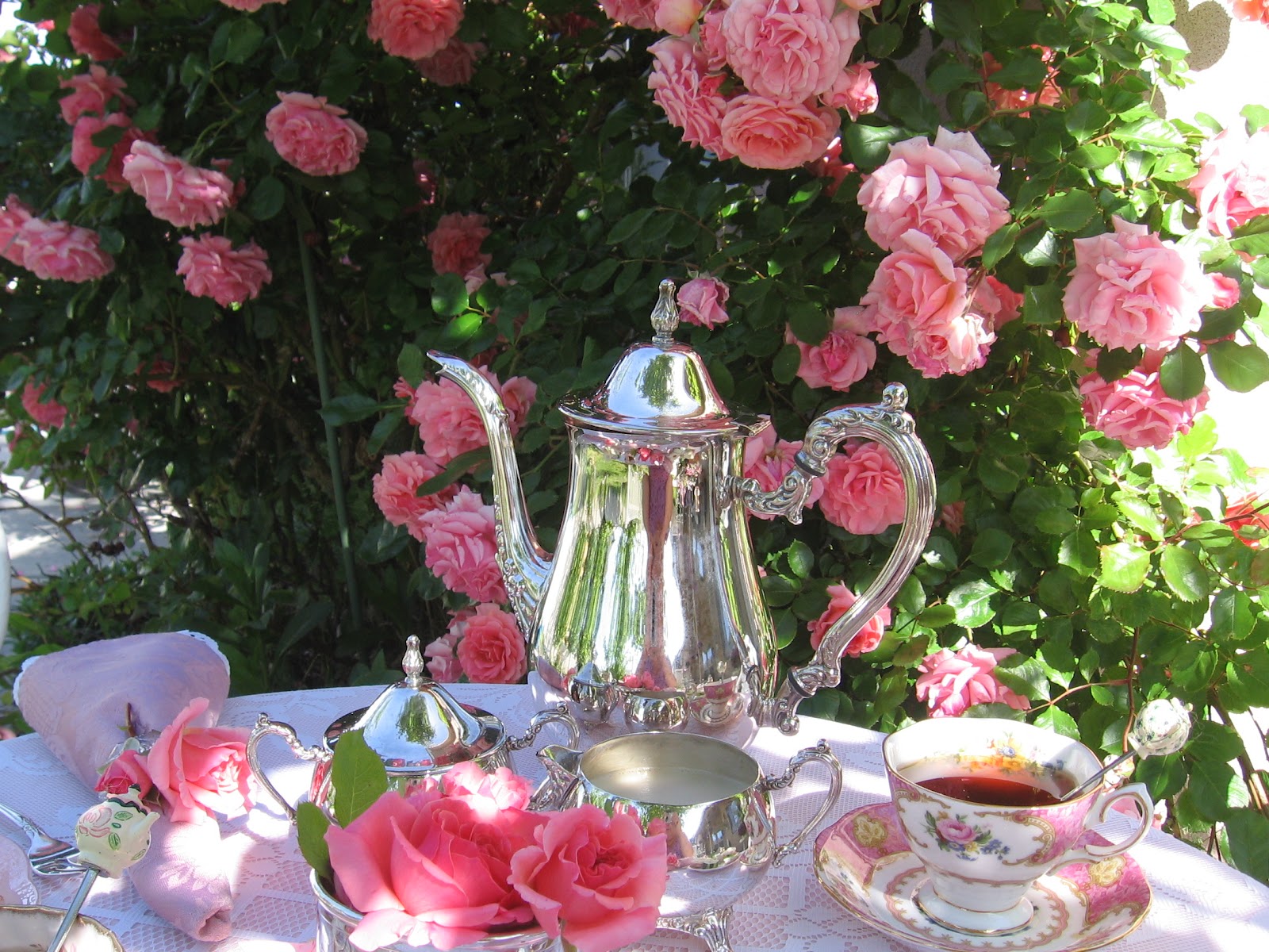 English Purple Ribbon: Silver And Roses Tea