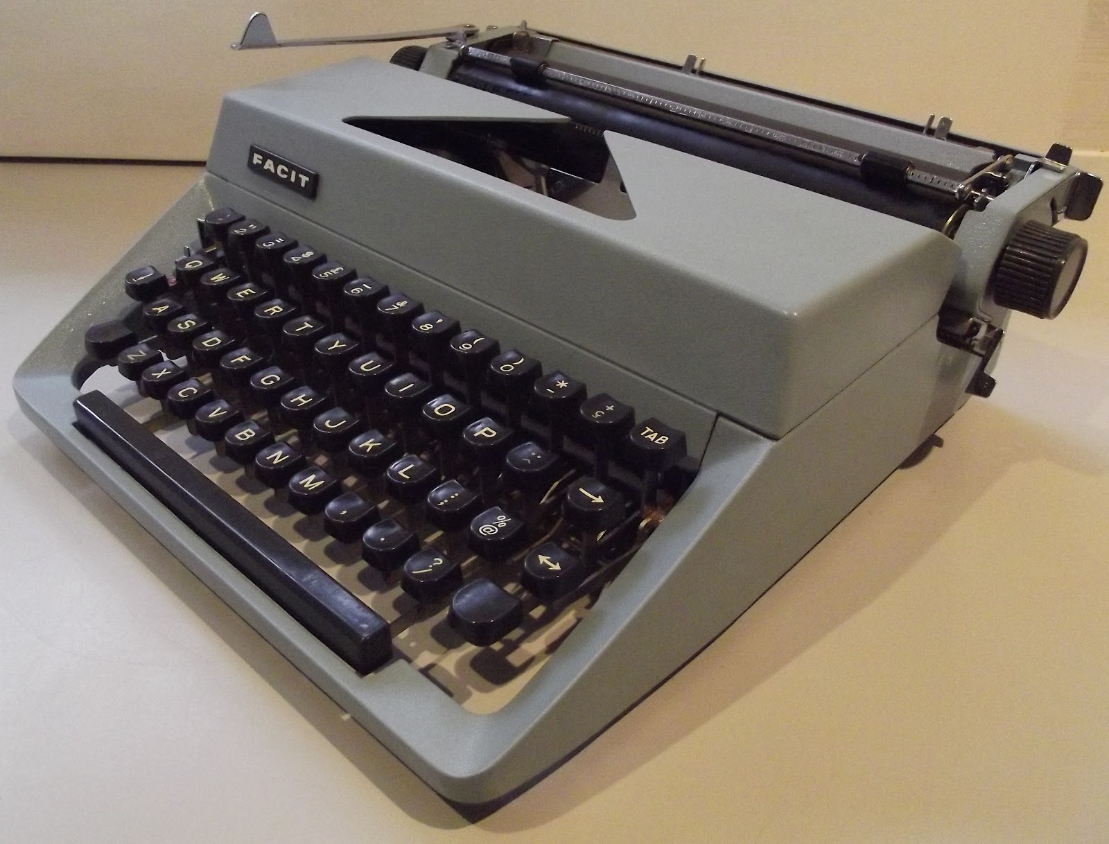 oz.Typewriter: Facit v Facit: The TP1 and TP2 Portable Typewriters