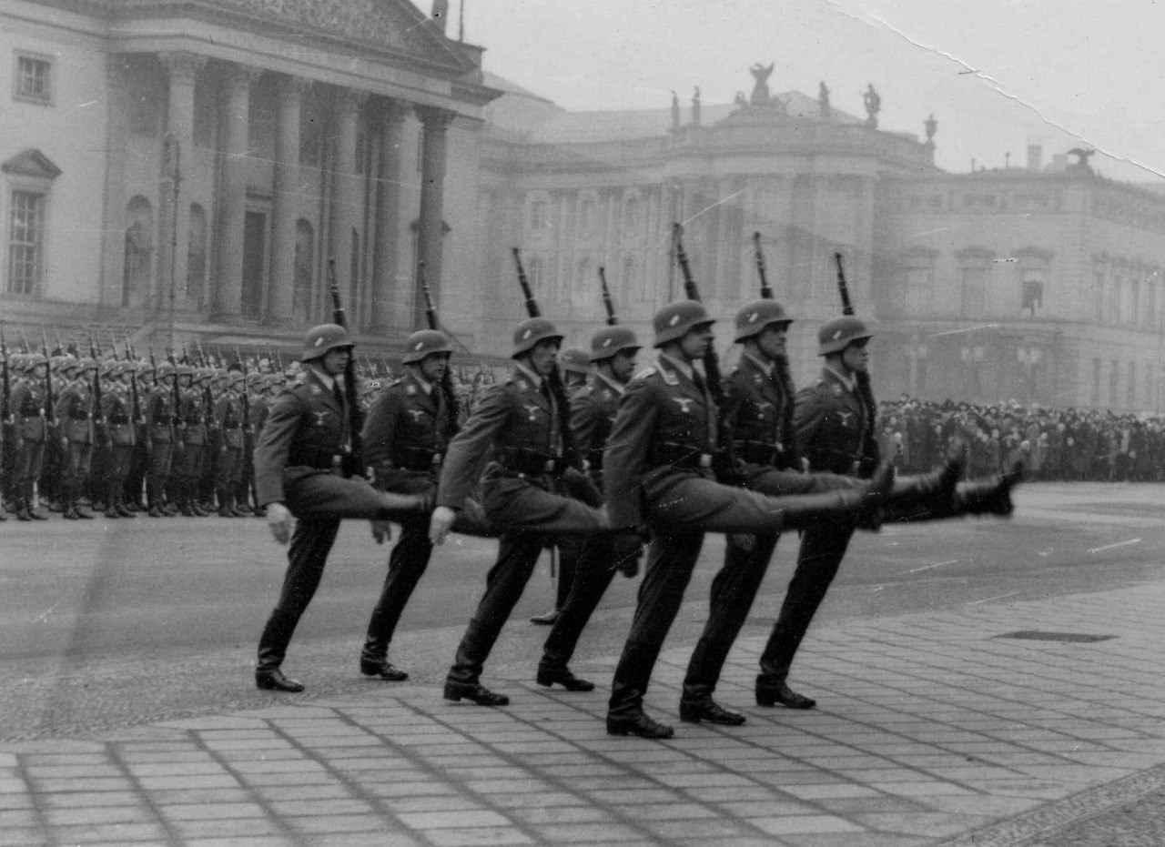 das Dschunke Jabo: Every German soldier was a goose-stepping Nazi SS ...