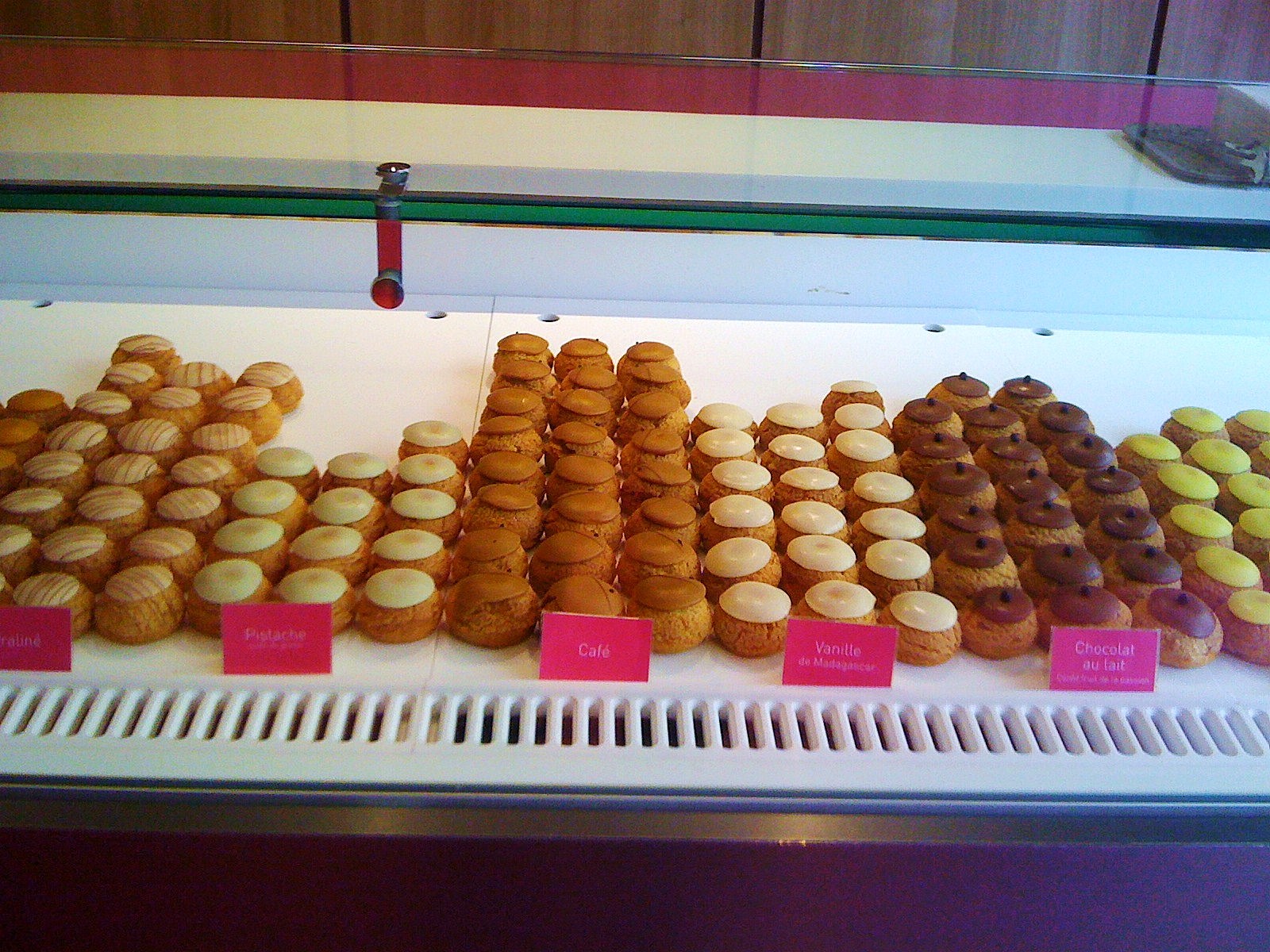 Nos Adresses : Popelini, pâtisserie dédiée au chou à la crème dans tous ...