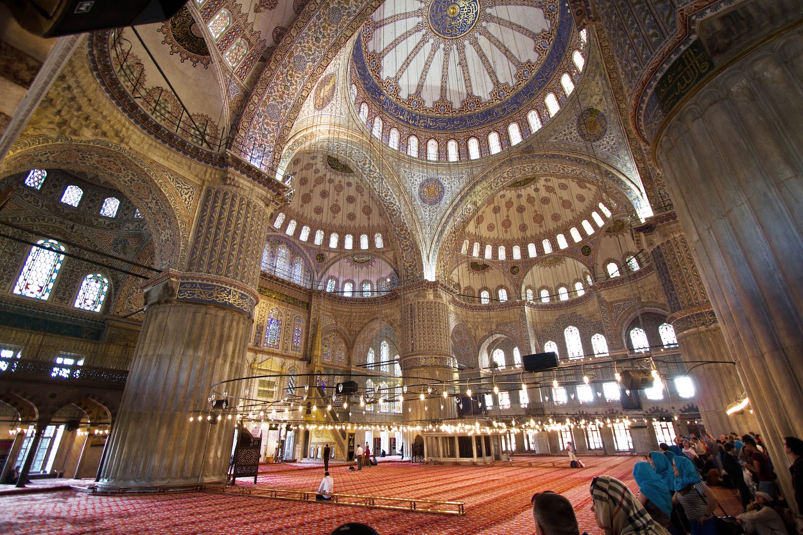 Traveleze: A Tour to the Finest Mosques of Istanbul - A Dive into Opulence