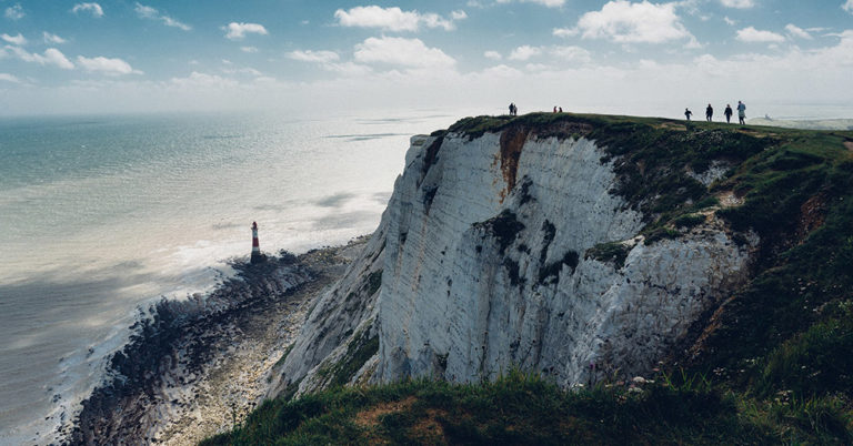 Pit Bull Saves Young Girl From Falling Off Deadly 60-Foot Cliff