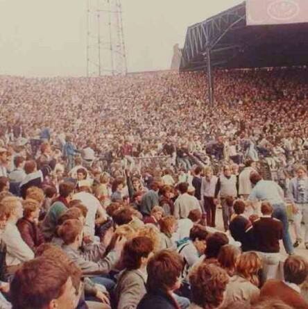 Football Hooligan Pictures: TWENTY PICTURES: Birmingham v Leeds riot 11 ...
