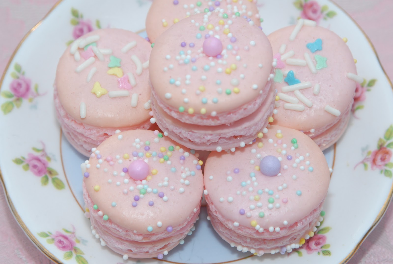 Pink Piccadilly Pastries: Having Fun with French Macarons