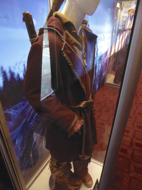 Hollywood Movie Costumes and Props: Tom Hardy and Leonardo DiCaprio ...