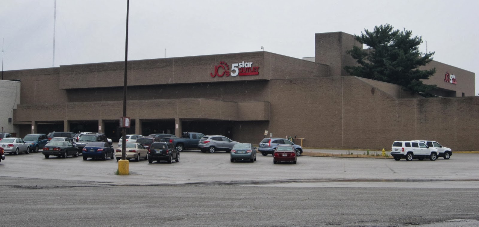 Dead and Dying retail: Rolling Acres Mall in Akron, Ohio