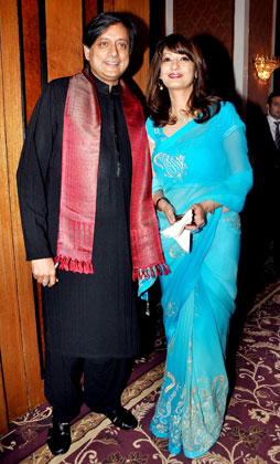 Jumbo Publishing Blog: Bollywood King Shah Rukh Khan launches Shashi ...