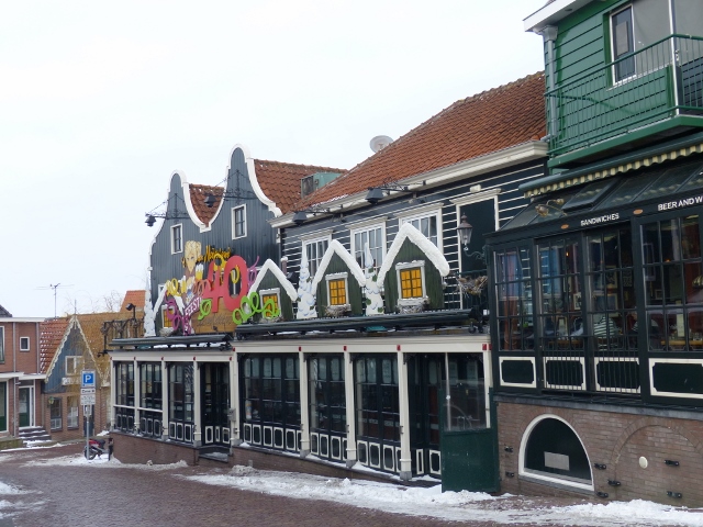 Con alma de valija.: Postales y curiosidades de Volendam.