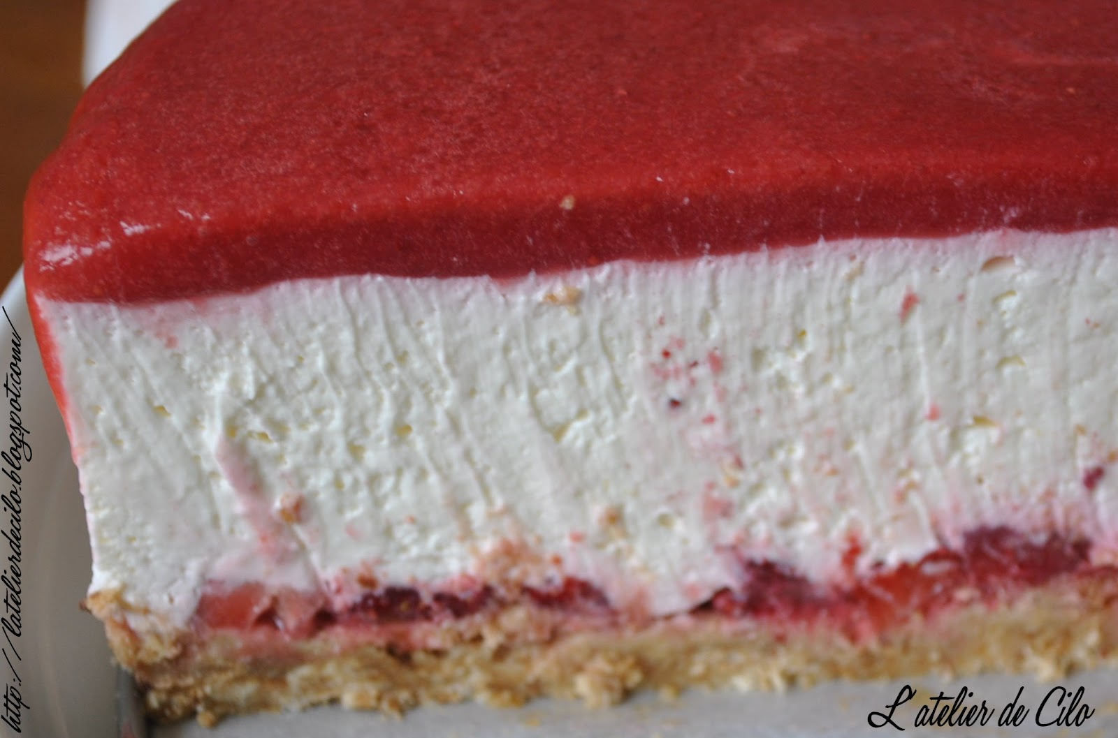 L'atelier de Cilo: Cheesecake sans cuisson à la fraise et son coulis.