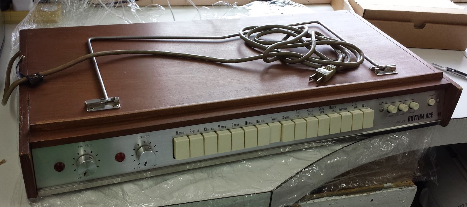 JonDent - Exploring Electronic Music: Ace Tone / Roland - Rhythm Ace FR-2L