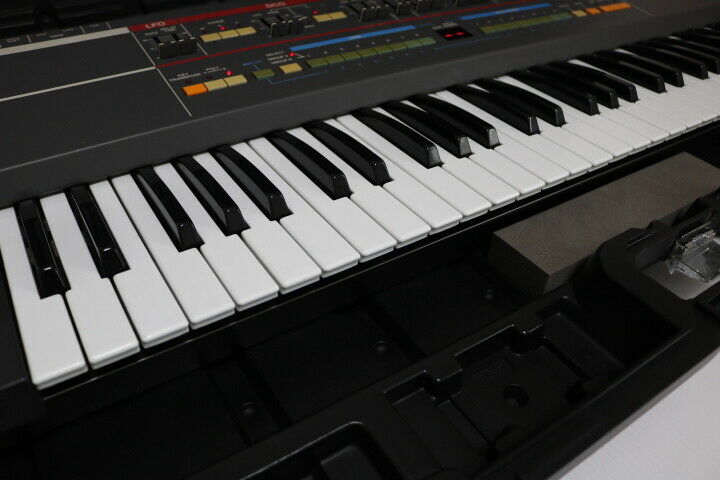 MATRIXSYNTH: Roland Juno 106 SN 472657 w/ Case