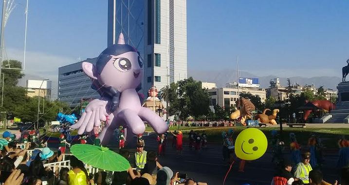 Equestria Daily - MLP Stuff!: Giant Twilight Sparkle Parade Float ...