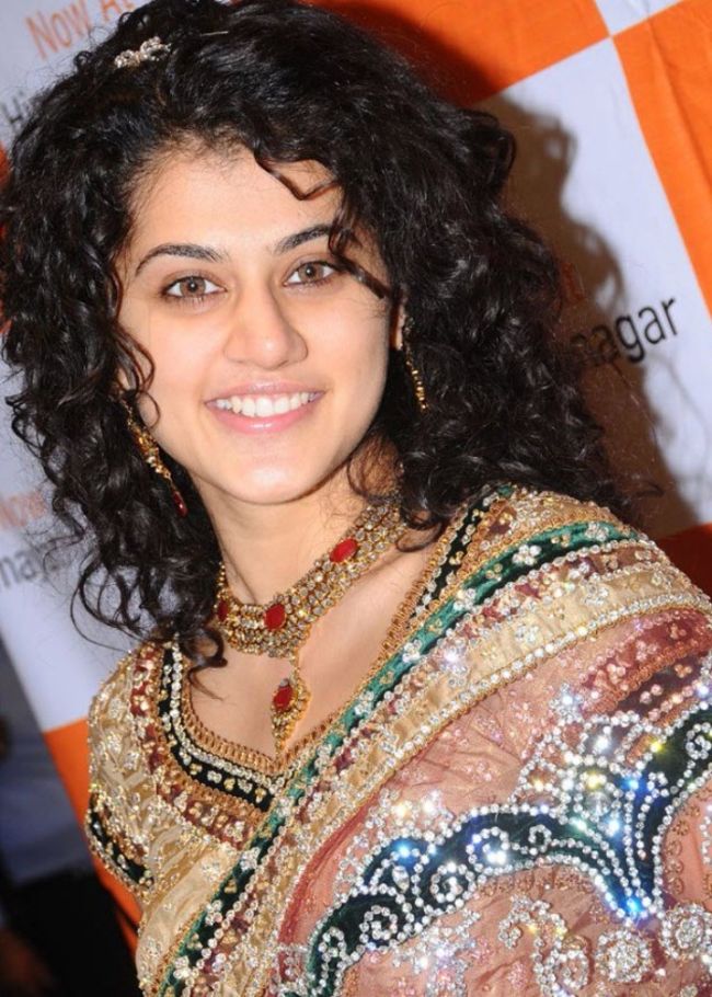 Actress Desktop Pics: Beautiful Heroine Taapsi Hot, Hot Pics