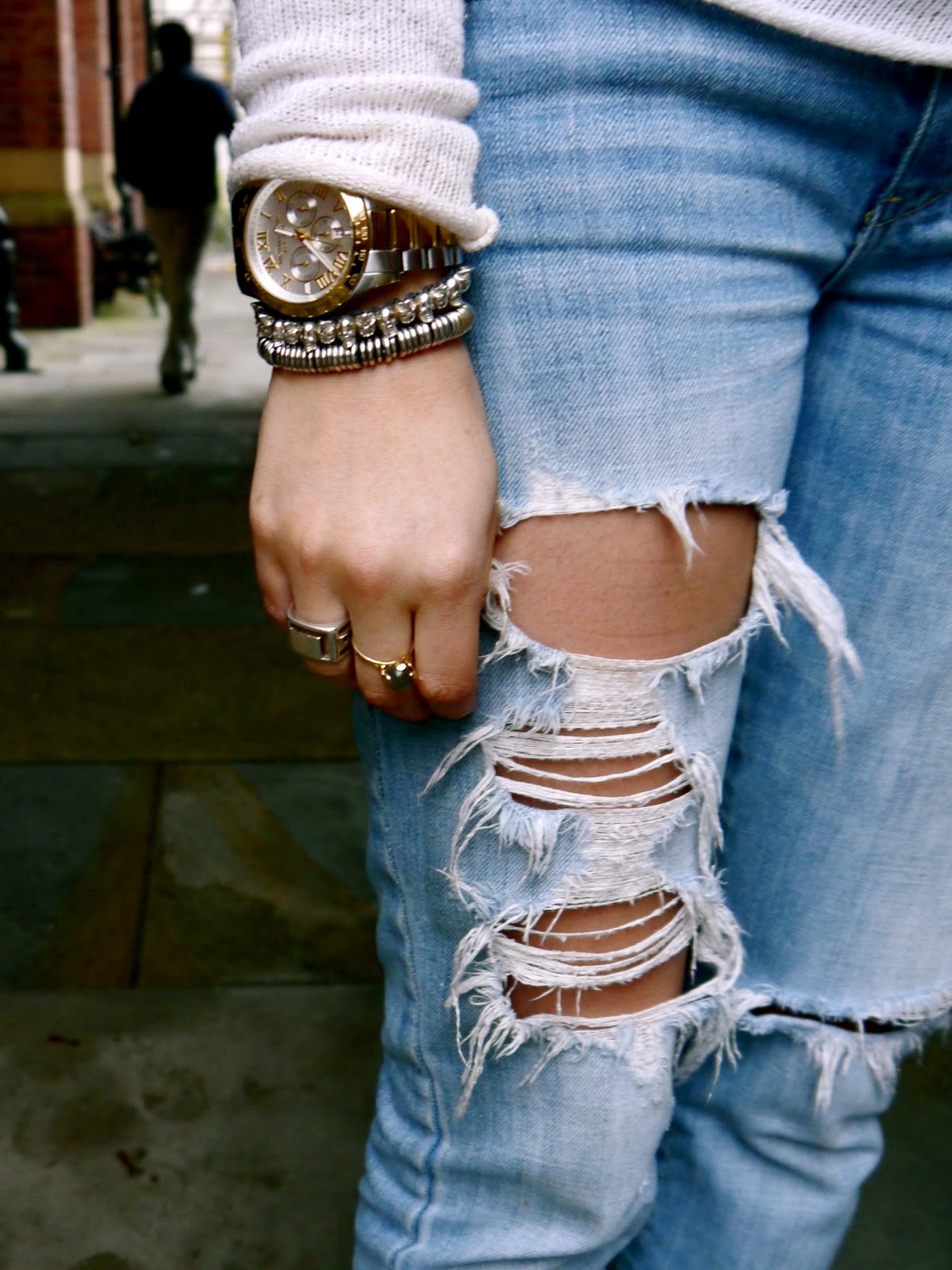 SUPERCALAFASHIONISTIC: Ripped Jeans