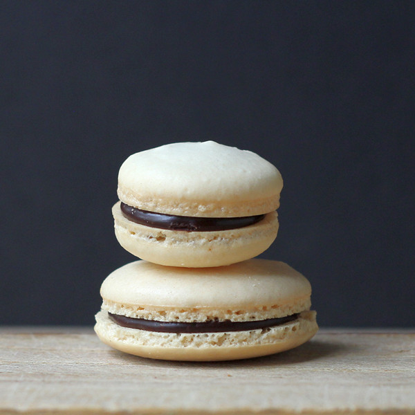 Cookistry: Macarons for Mom - a basic macaron recipe