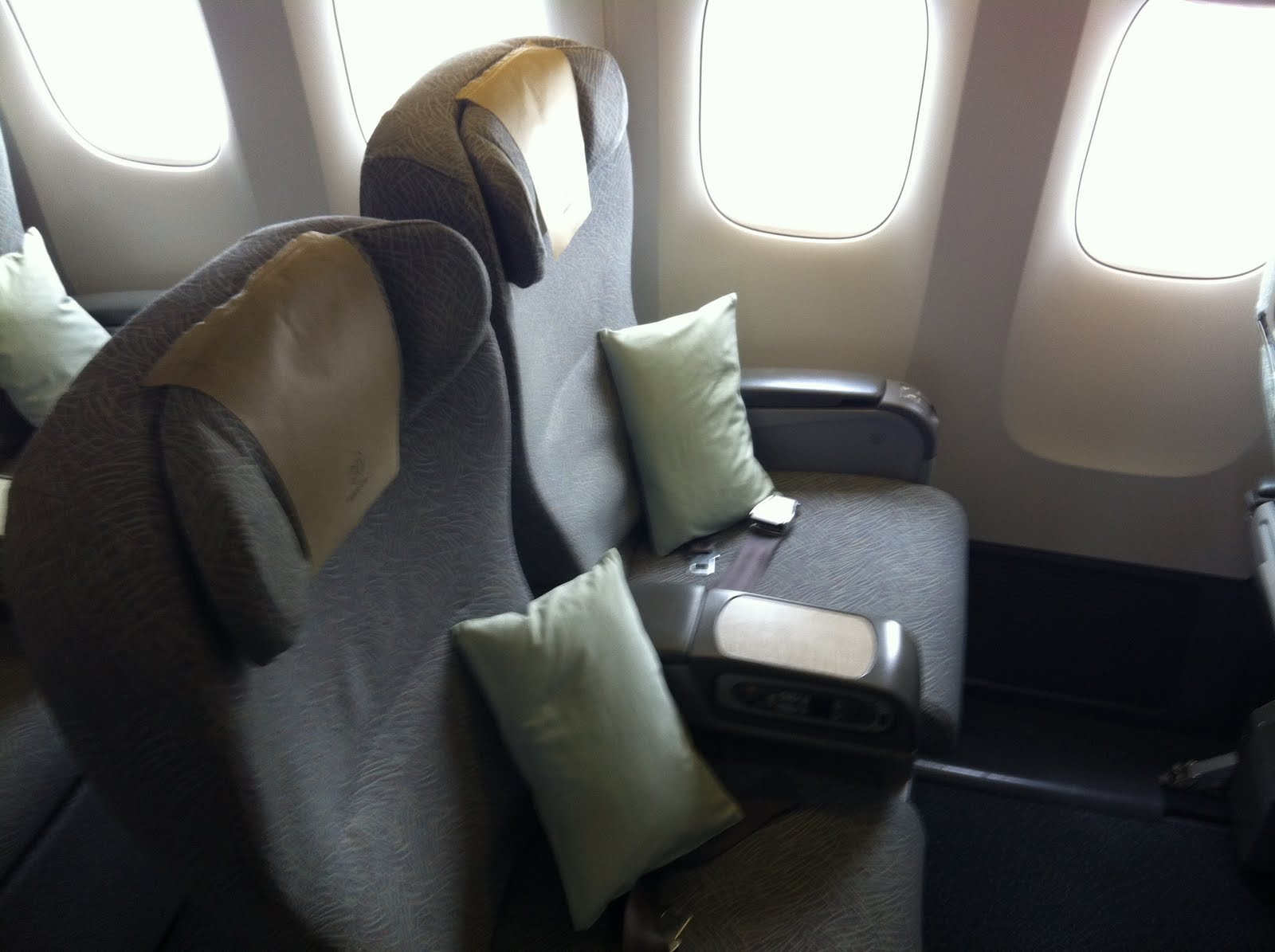 Charles Ryan's Flying Adventure: Enjoying Elite Class on EVA Air's ...