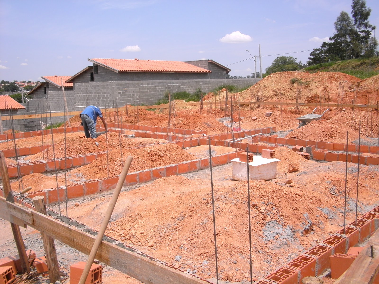 Sumaré - Residencial Guaíra: A PRIMEIRA FIADA DE ALVENARIA