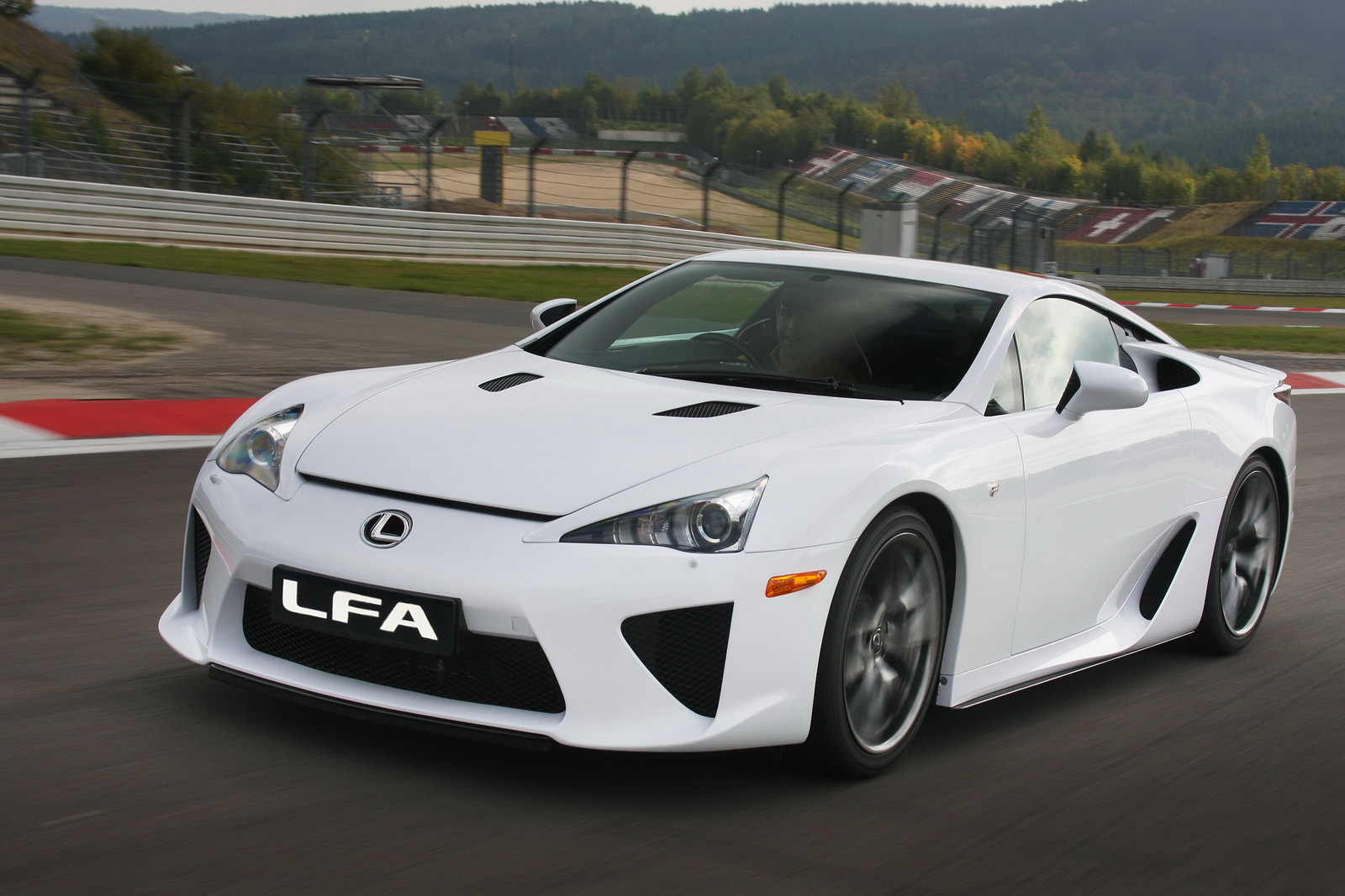 AUTO WORLD: Lexus-LFA