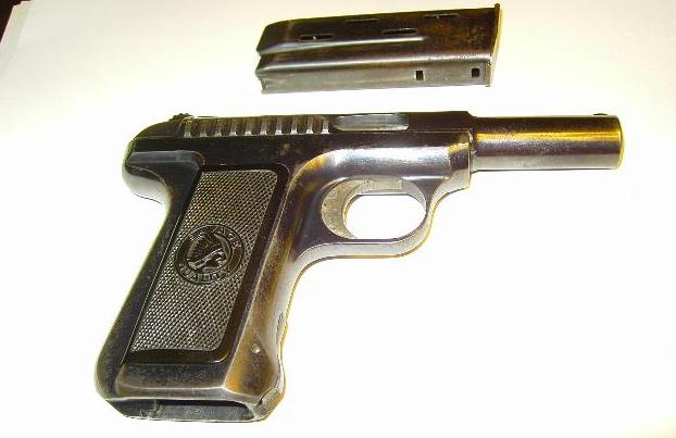 Vintage Outdoors: 1907 Savage 32 pocket pistol semi auto
