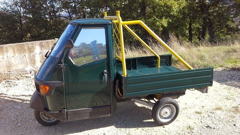 An Italian alternative vehicle: APE 50 - Life style in Abruzzo and ...