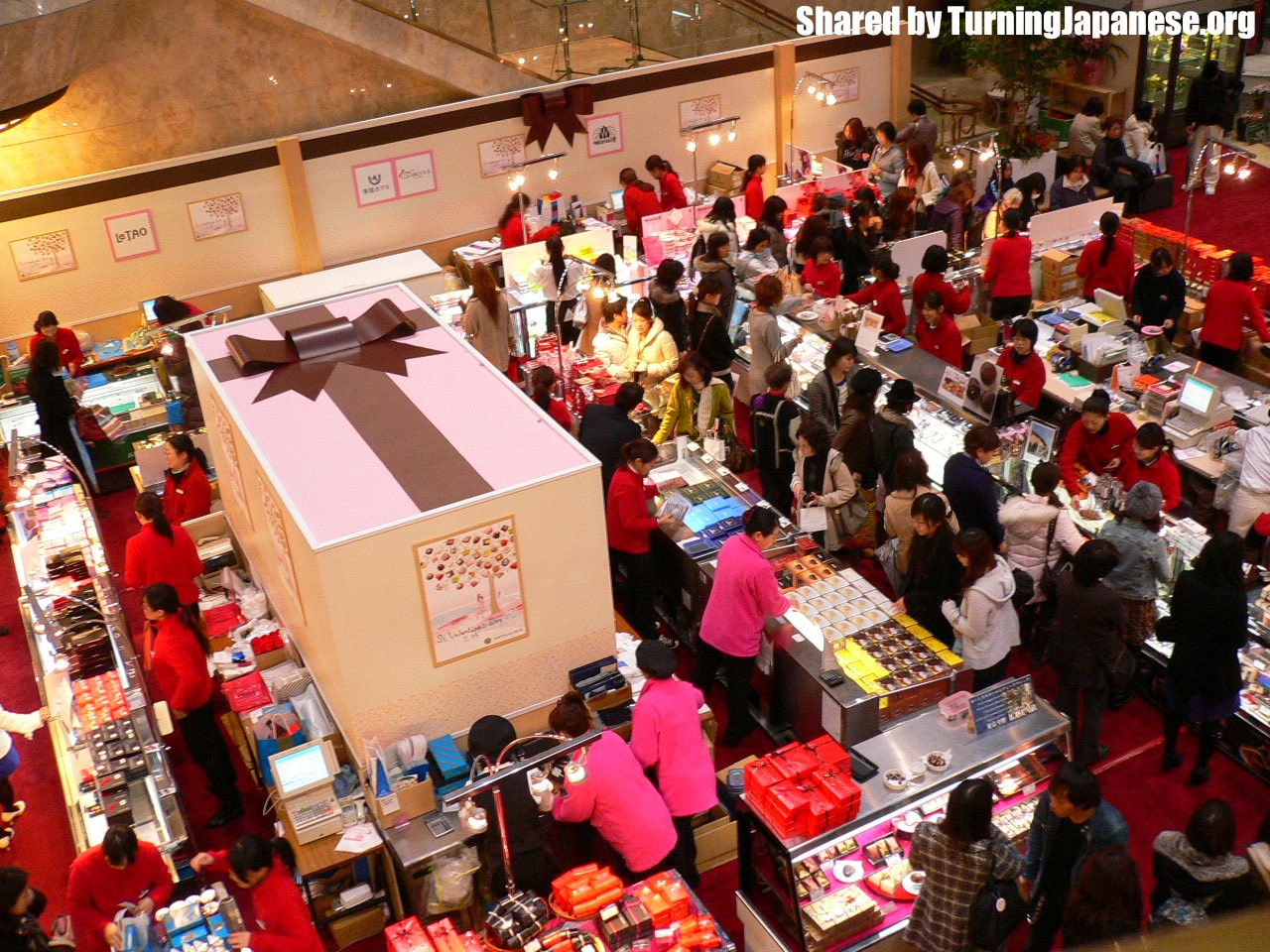 What happens in Japan on Valentine’s Day? (バレンタインデイ) And why? ~ Turning ...