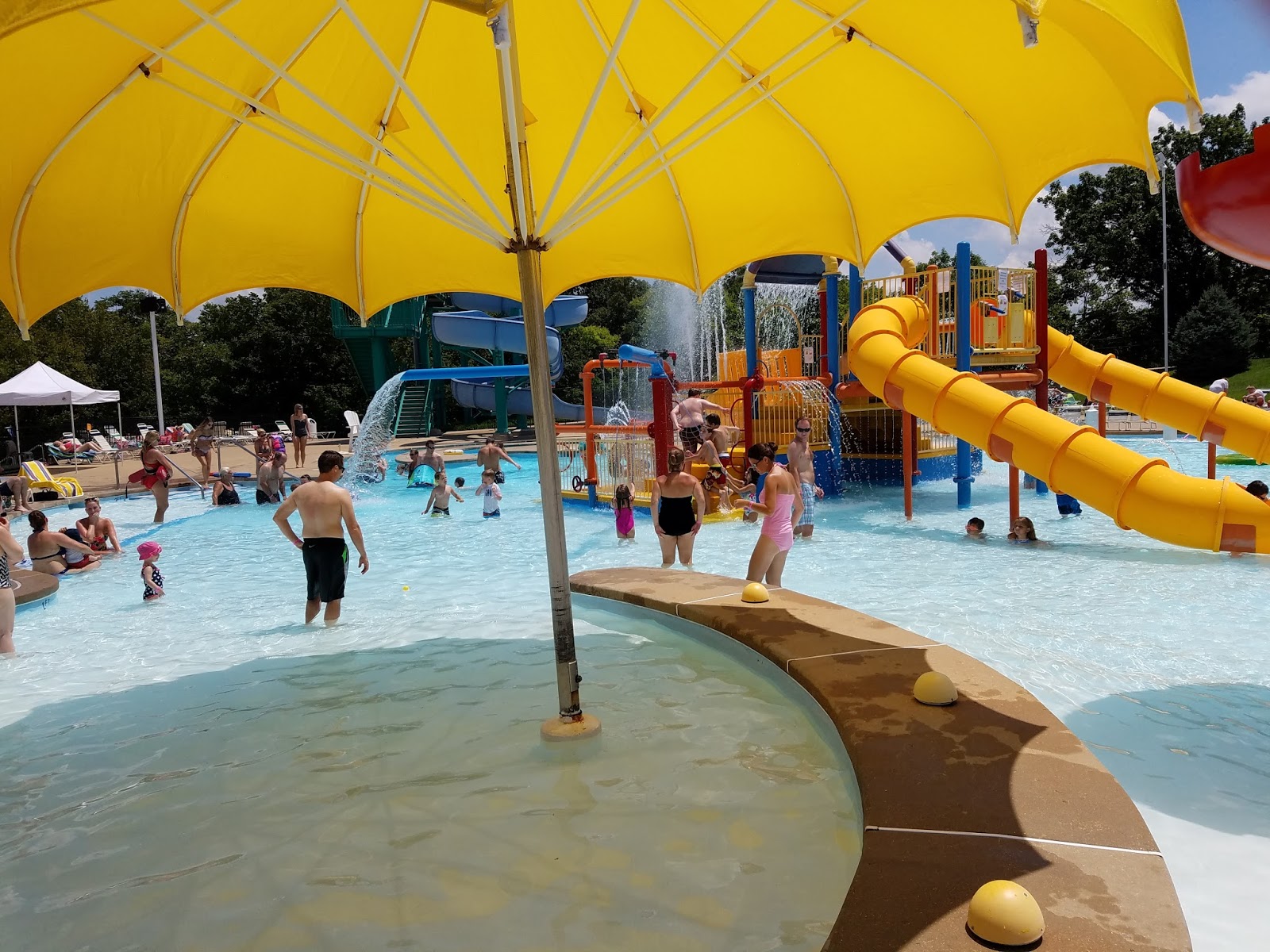 Play St. Louis: RiverChase YMCA of Fenton Outdoor Pool, Fenton